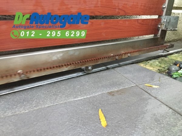 Sliding Auto Gate Bearing Wheels Replacement – Dr Autogate